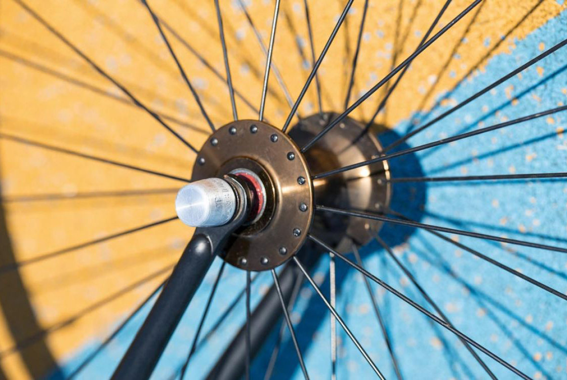 Ось с замком Abus NutFix Axle 135 mm M5 orange Оранжевый 764943 VeloOnline